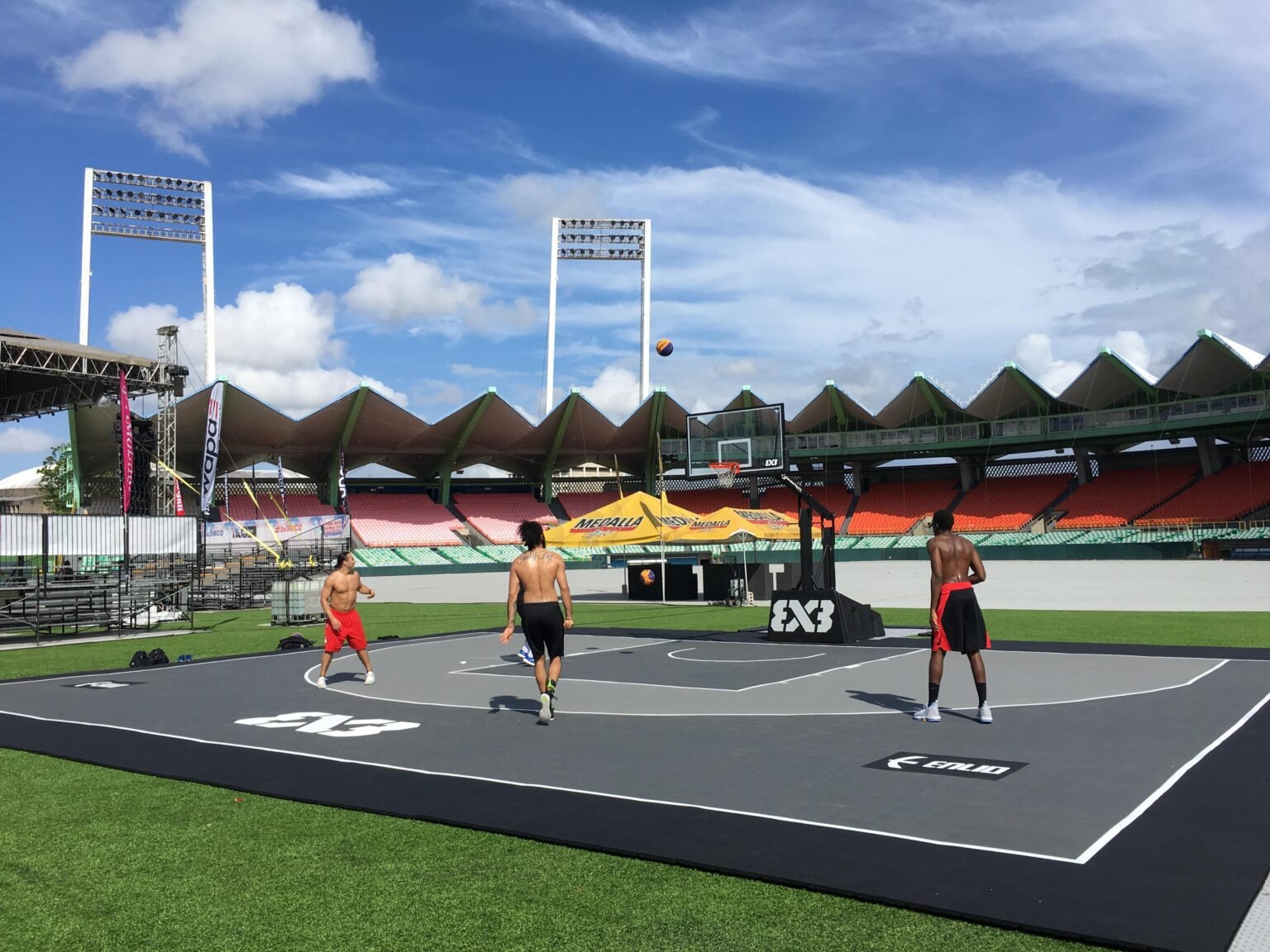 Portable Basketball Courts - 🏀 Hoopsmobile.com